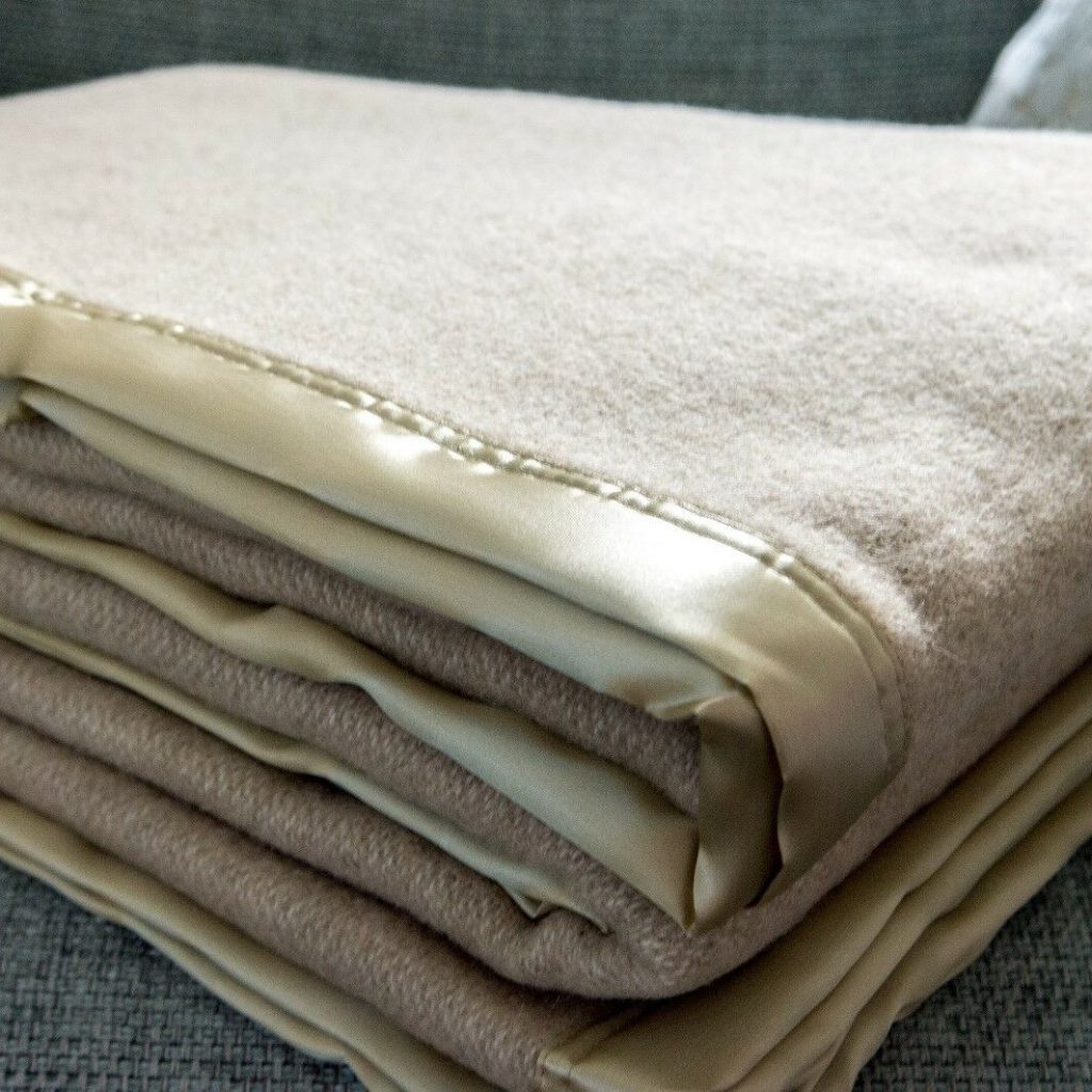 Traditional 100% Pure Wool Solid Weave Blanket With Satin Ribbon Trim ...